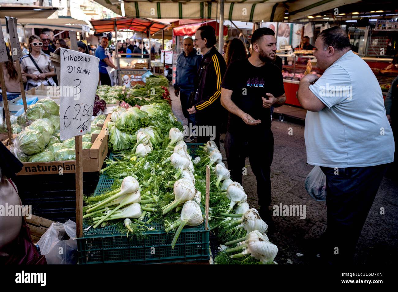 The Ballaro Market in Palermo PALERMO, ITALY - NOVEMBER 15: Fruit and ...