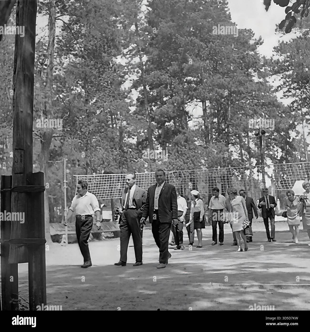 This archival B&W photo from June 1970 captures a summer excursion ...