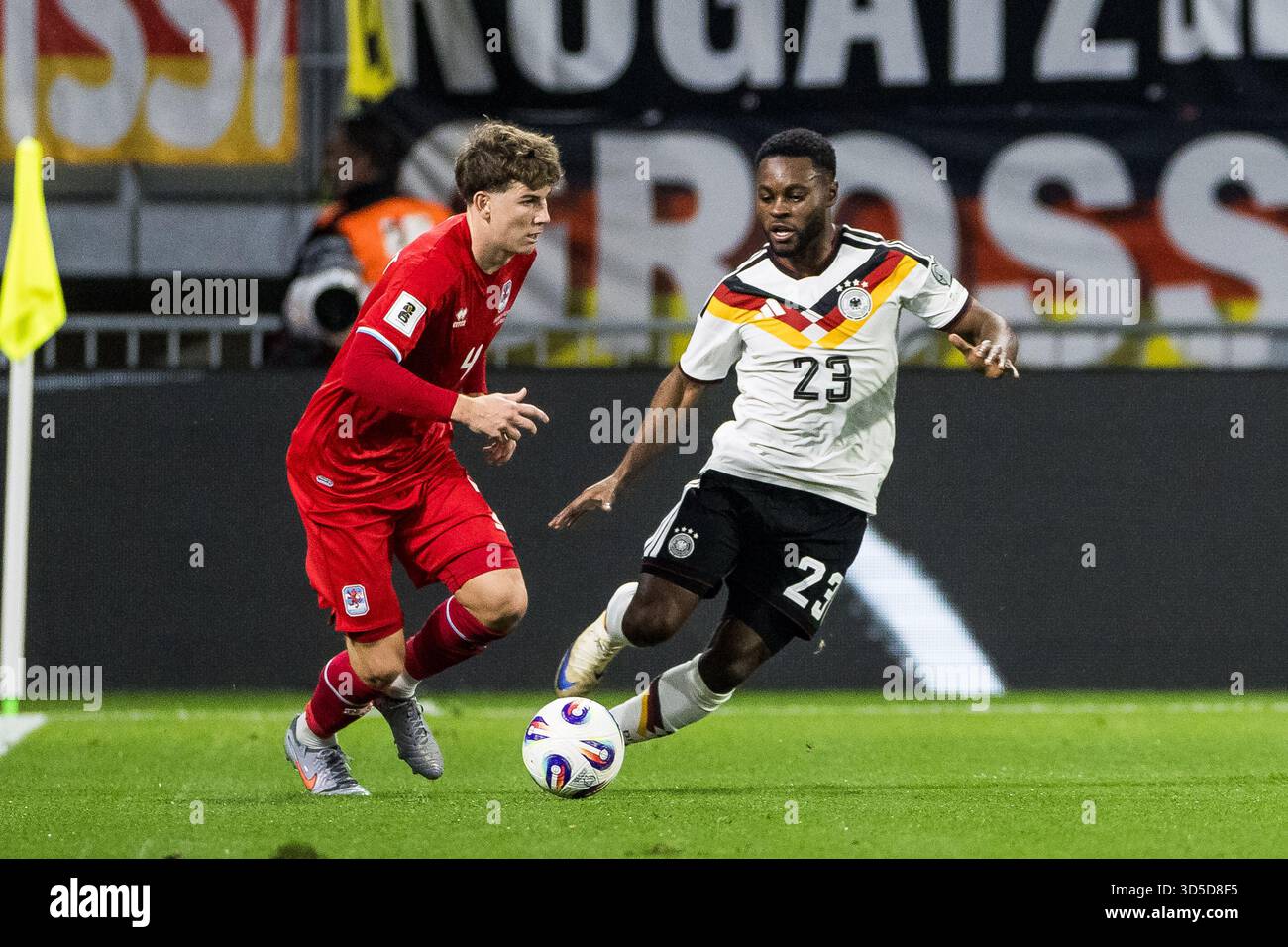 One-on-one Florian Bohnert (Luxembourg, 4), Ridle Baku (Germany, 23 ...