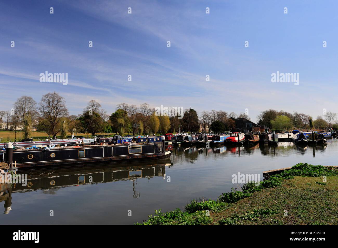 The boating marina at Beckets Park, river Nene, Northampton town ...