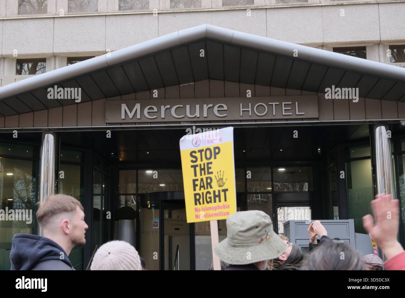 Bristol, UK 15th November 2025. Right wing anti immigration activists ...