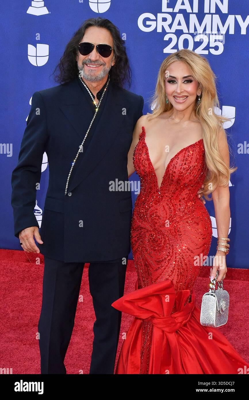 Marco Antonio Solís and Christi Solís attend The 26th Annual Latin ...
