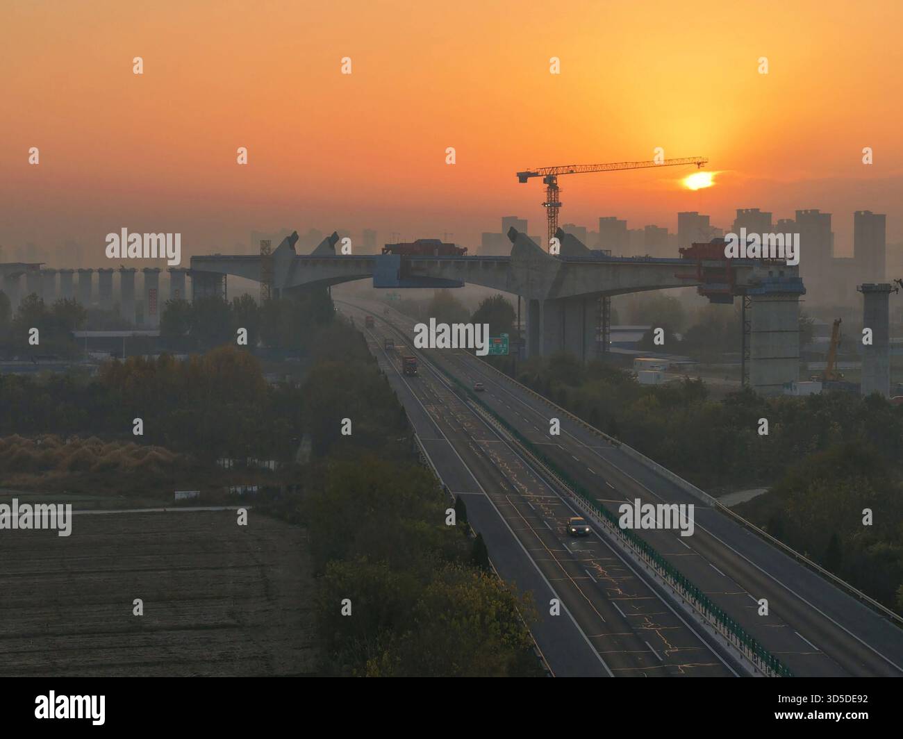 (251115) -- BAODING, Nov. 15, 2025 (Xinhua) -- An aerial drone photo ...