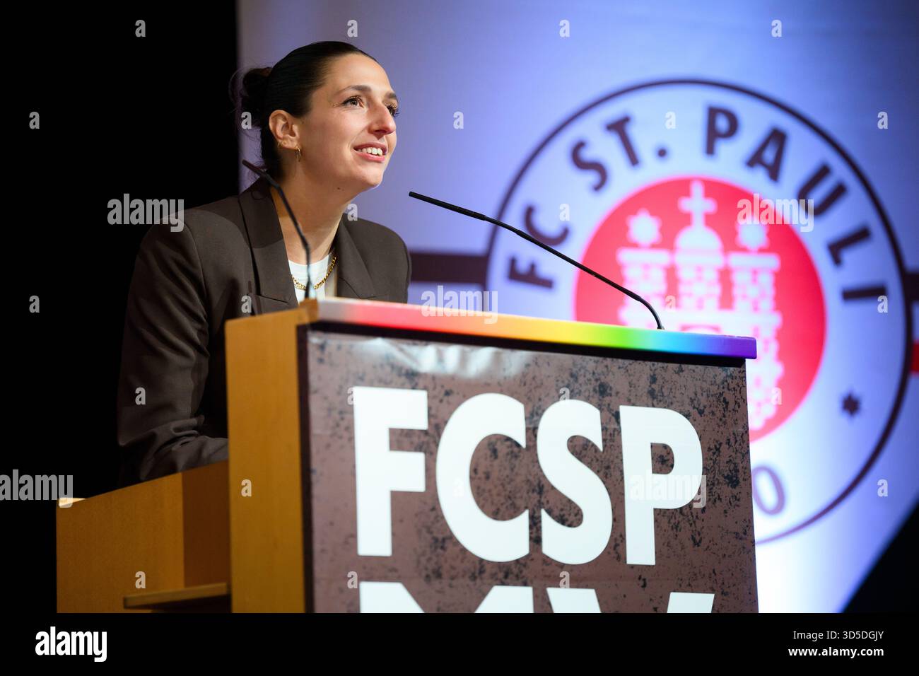 15 November 2025, Hamburg: Soccer: Bundesliga, general meeting of FC St ...