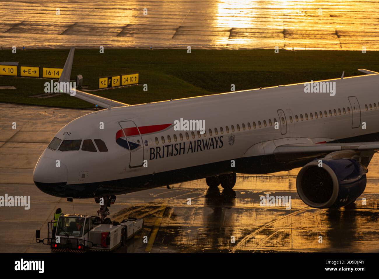 A British Airways Airbus A320 being pushed back from the airport gate ...