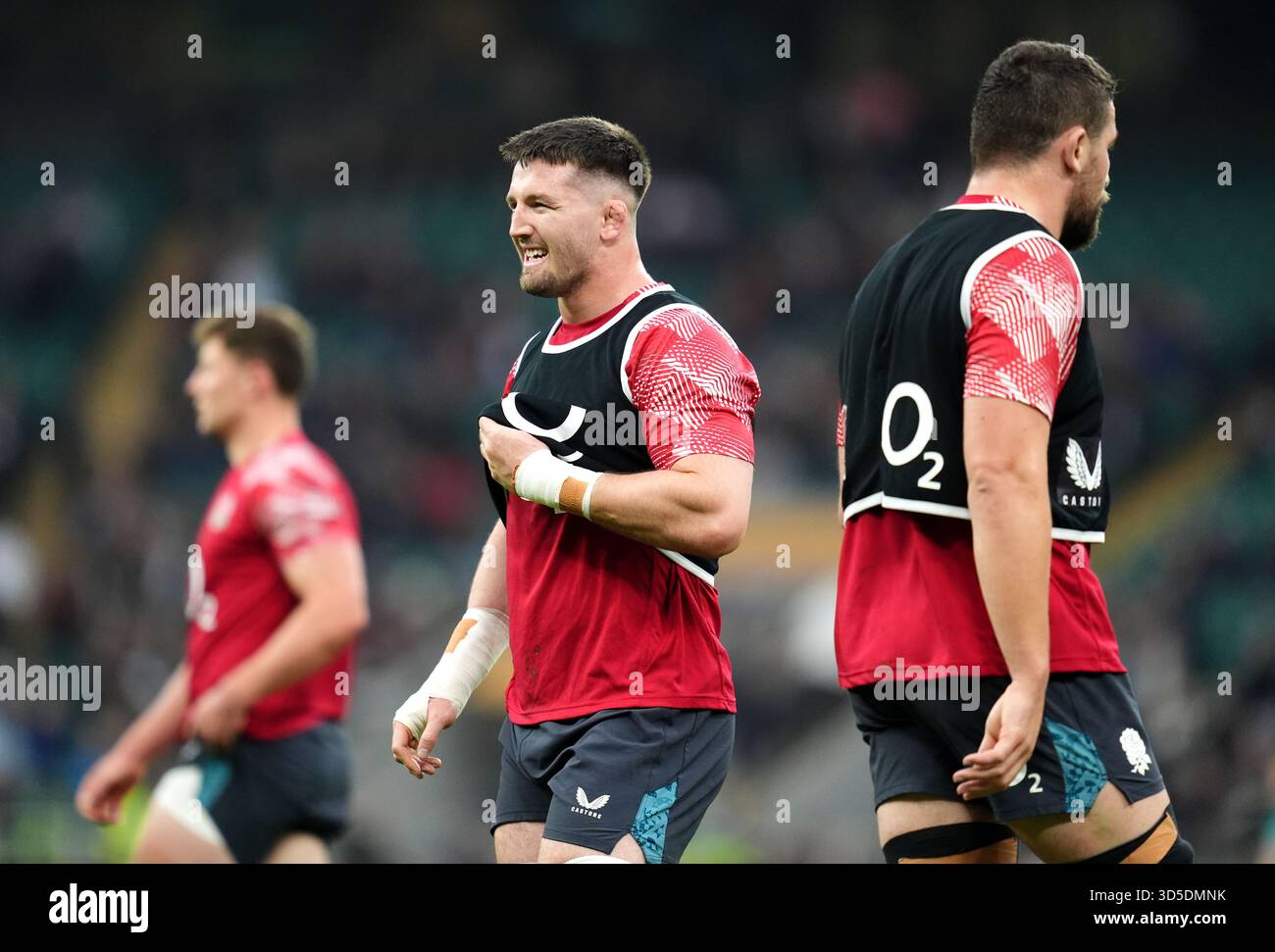 England's Ben Curry (centre) warming up ahead of the Quilter Nations ...
