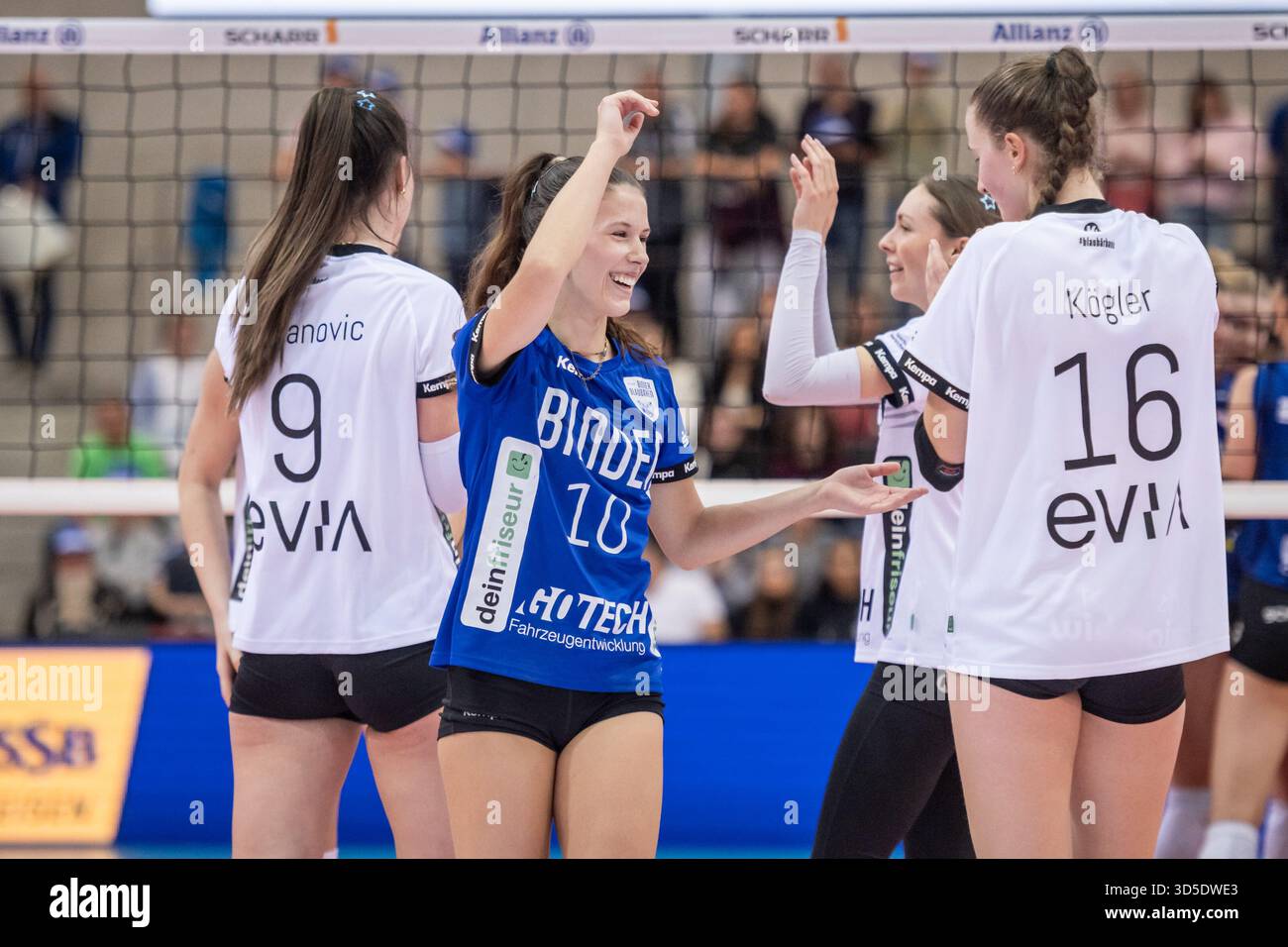 Leonie Buedenbender (Binder Blaubaeren TSV Flacht, #10) - Cheers, joy ...