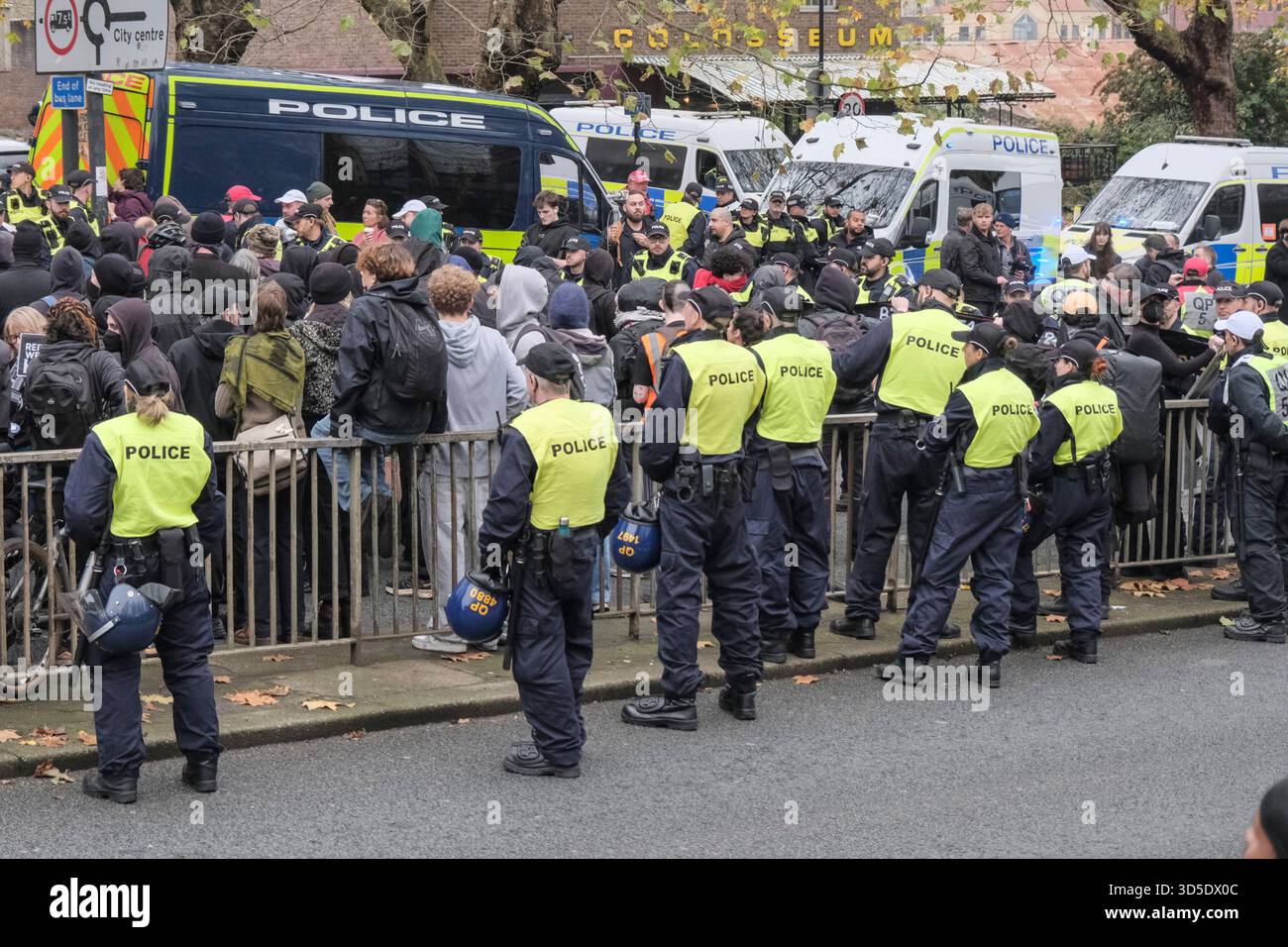 Bristol, UK 15th November 2025. Right wing anti immigration activists ...