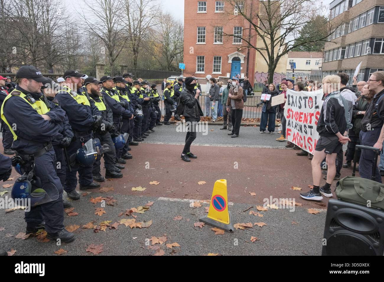 Bristol, UK 15th November 2025. Right wing anti immigration activists ...