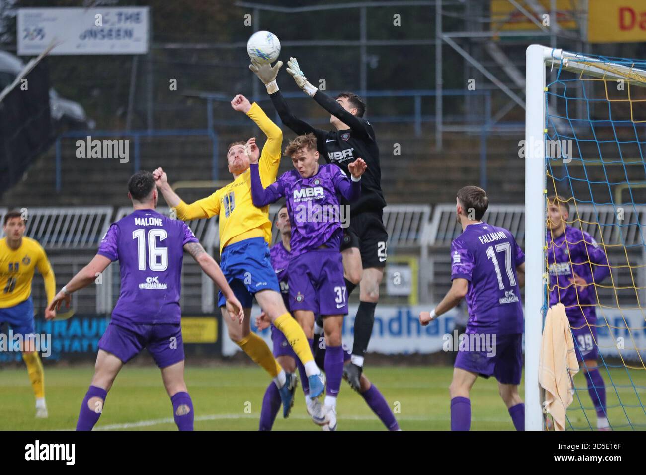 Lukas Wilton (5, Lok Leipzig), Paul Seidel (37, Erzgebirge Aue) and ...