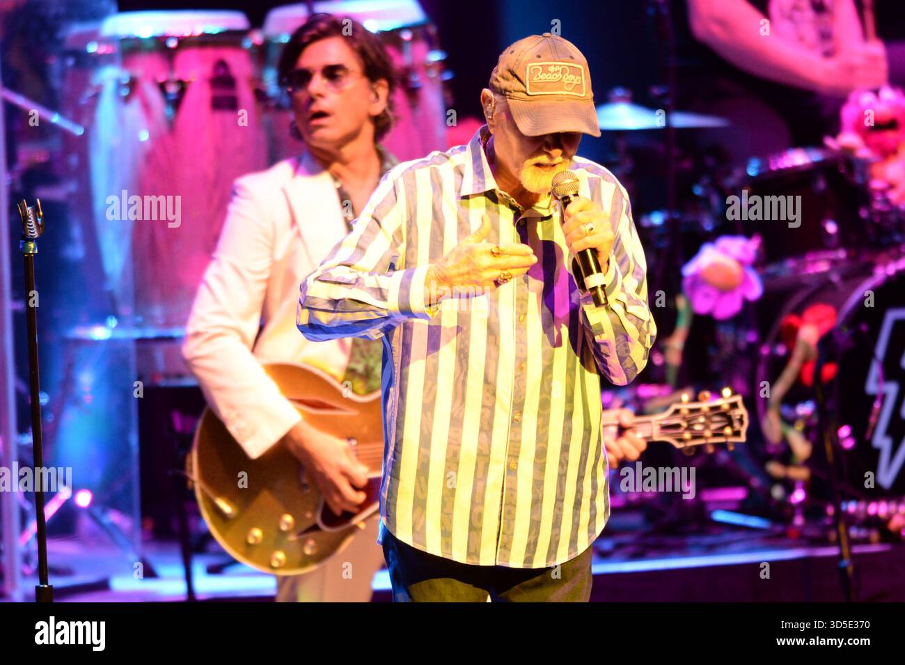 John Stamos and Mike Love perform with The Beach Boys in Hollywood ...