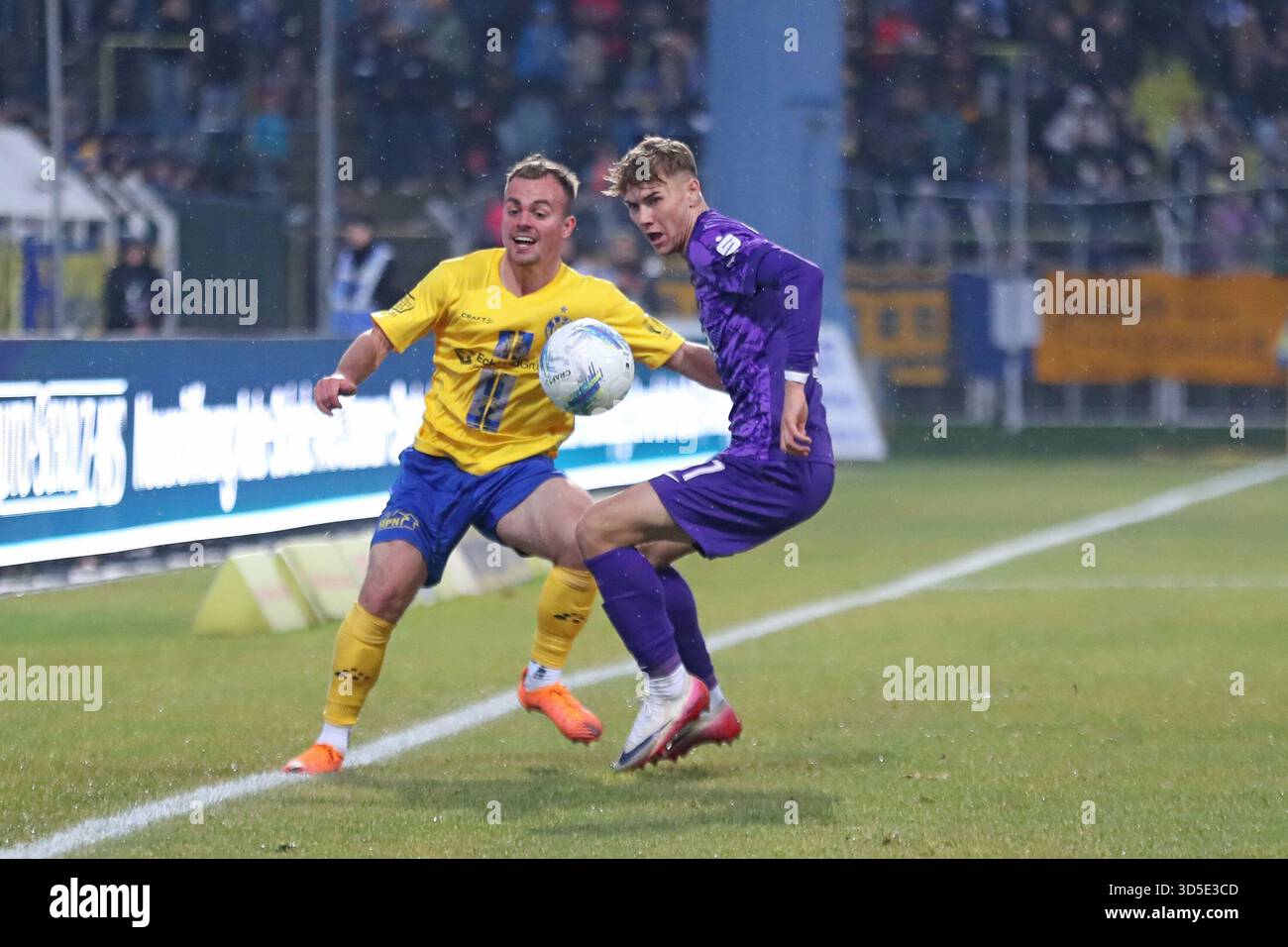 Linus Zimmer (15, Lok Leipzig) against Paul Seidel (37, Erzgebirge Aue ...