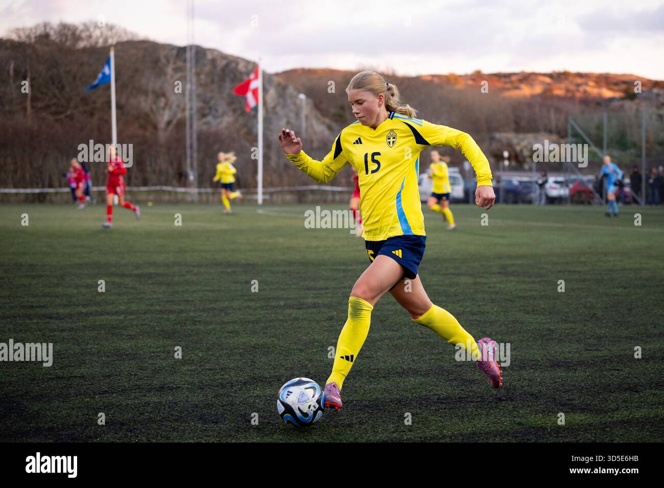 251115 Sveriges Lisa Ek under F15-landskampen i fotboll mellan Sverige ...