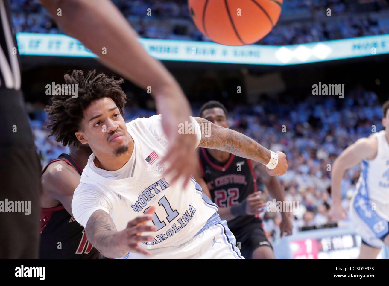 North Carolina forward Jonathan Powell (11) tries to get hold of a ...