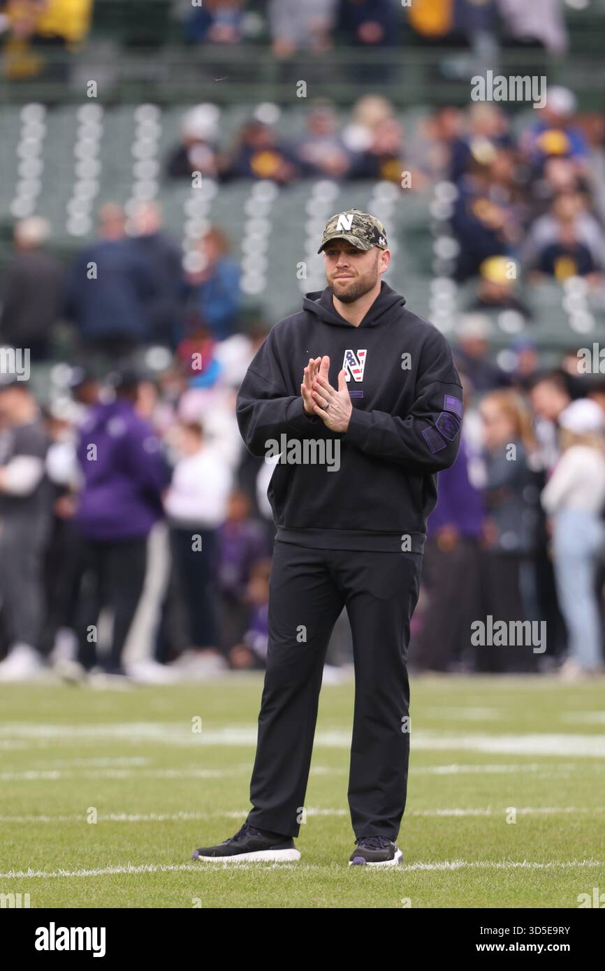 CHICAGO, ILLINOIS - NOVEMBER 15: Northwestern Wildcats head coach David ...