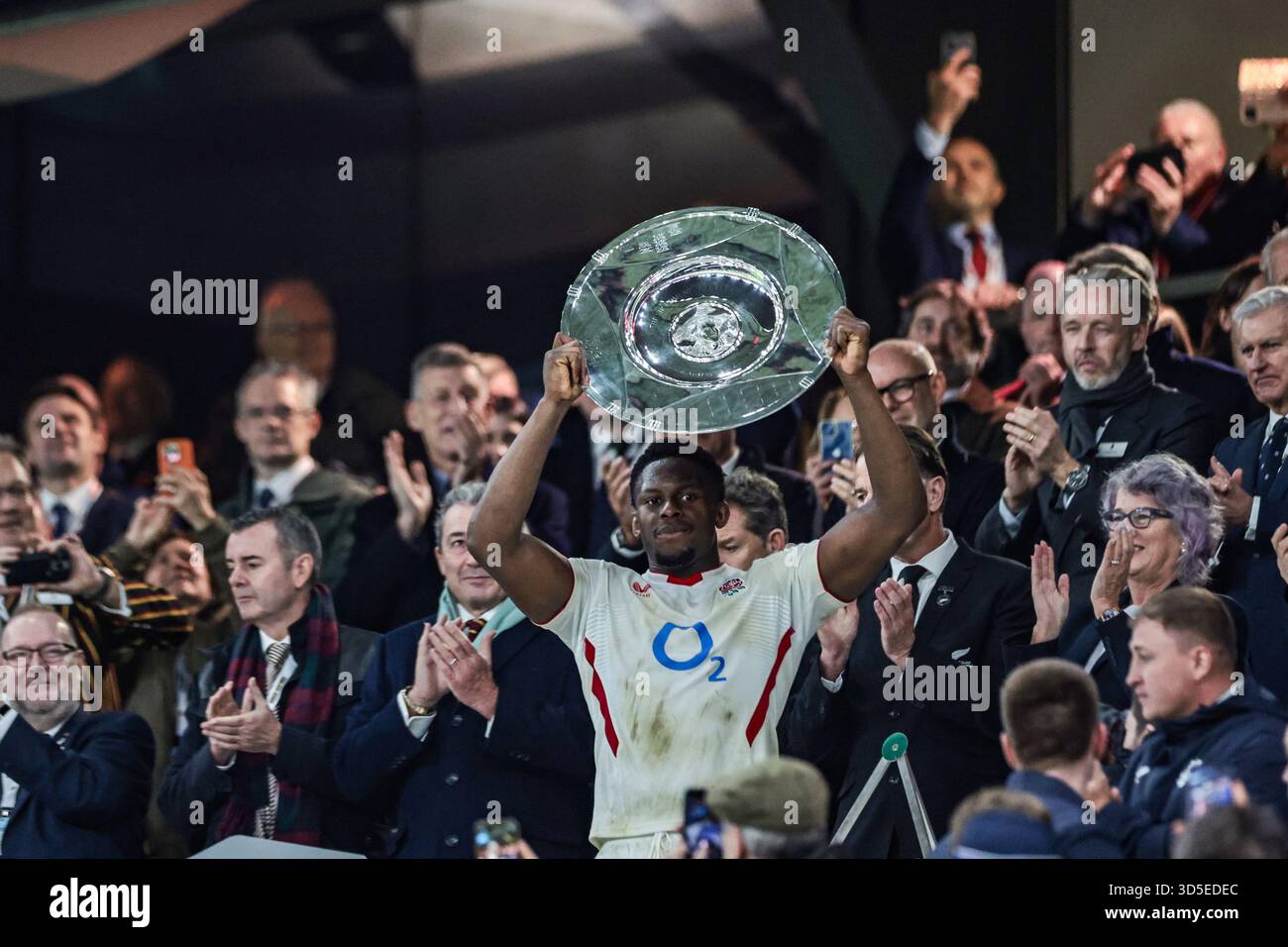 Mario Itoje of England lifts the Hillary Shield during the Quilter ...