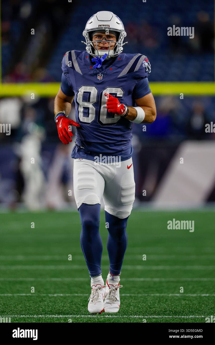 New England Patriots wide receiver Efton Chism III (86) warms-up prior ...