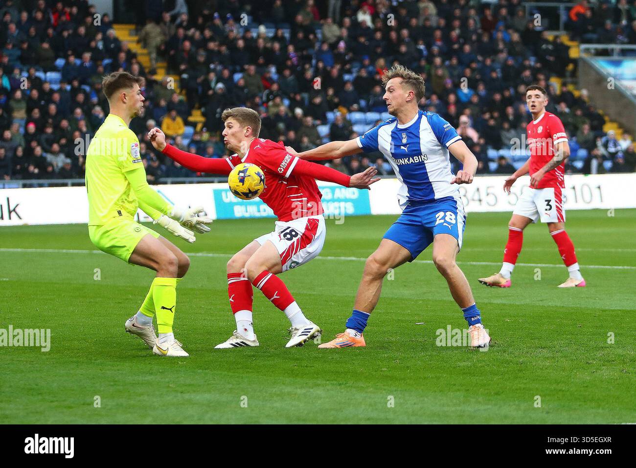 Michael Mellon of Oldham Athletic battles with James Connolly of Crewe ...