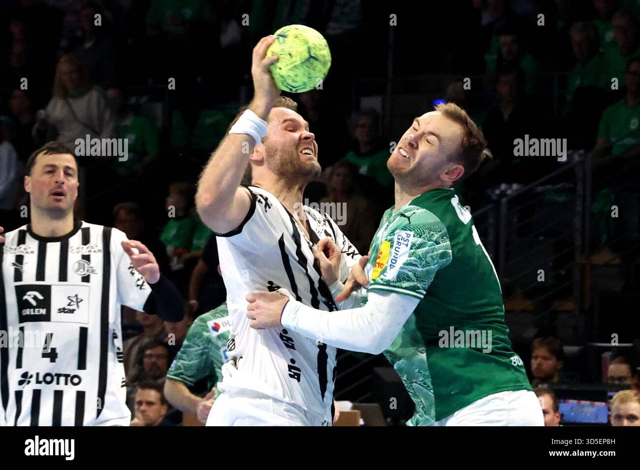 11/15/2025, Max-Schmeling-Halle, Berlin, DEU, DHB, 1.HBL, Fuchse Berlin vs. THW Kiel, im image ...