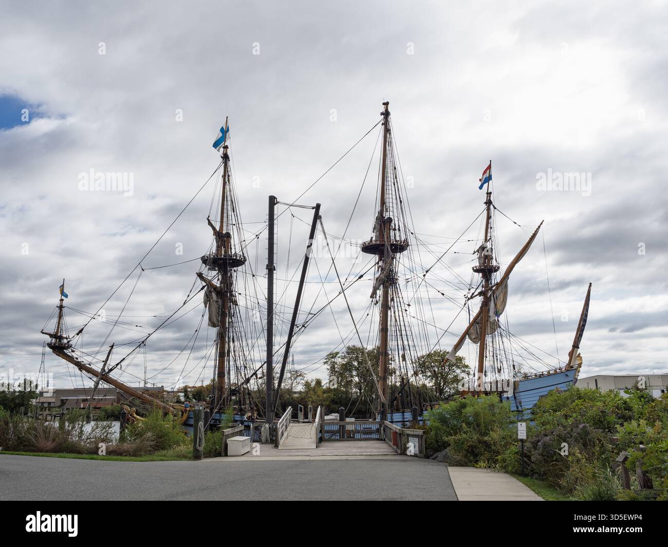 Wide view of the Kalmar Nyckel tall ship replica docked at Fort ...