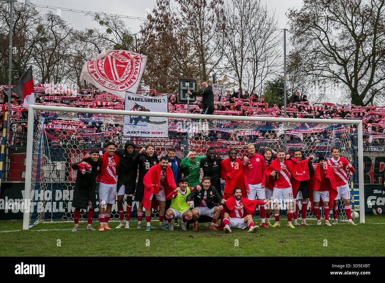 4 november 2026 hi-res stock photography and images - Alamy