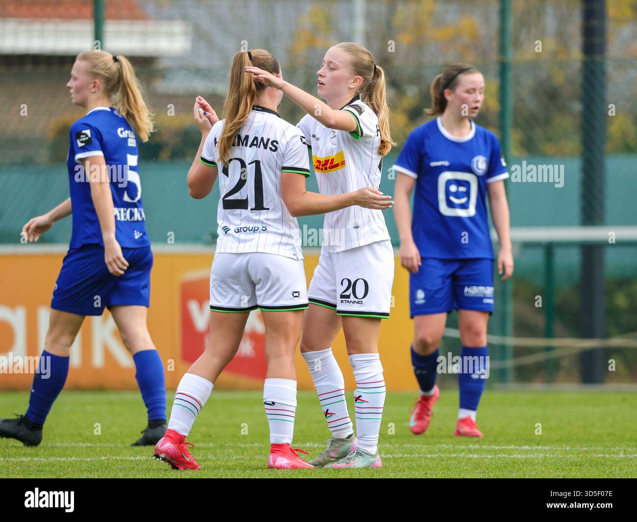 OHL players celebrating the goal of Flo Hermans (21) of OH Leuven l (1 ...