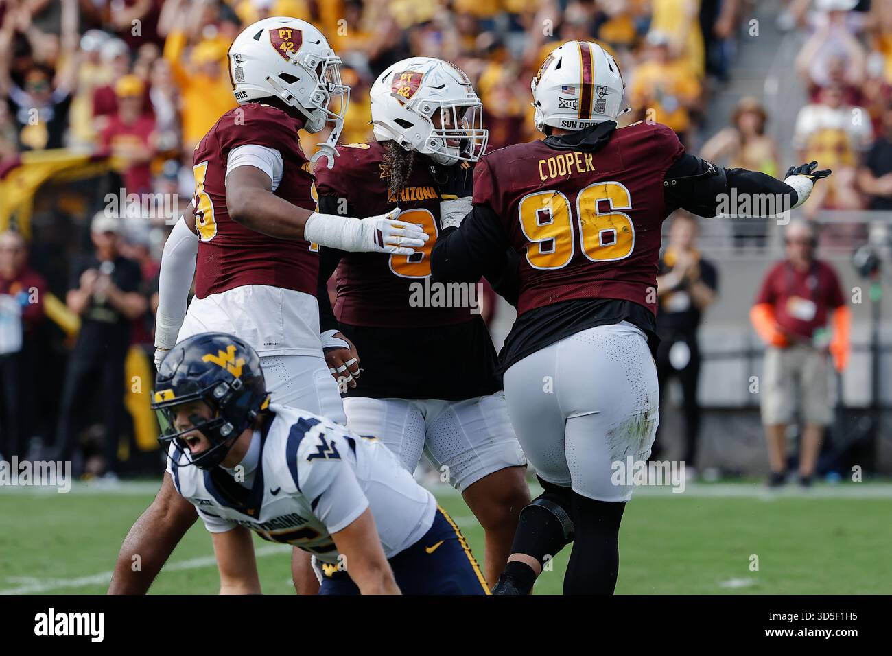 TEMPE, AZ - NOVEMBER 15: Arizona State Sun Devils defensive lineman ...