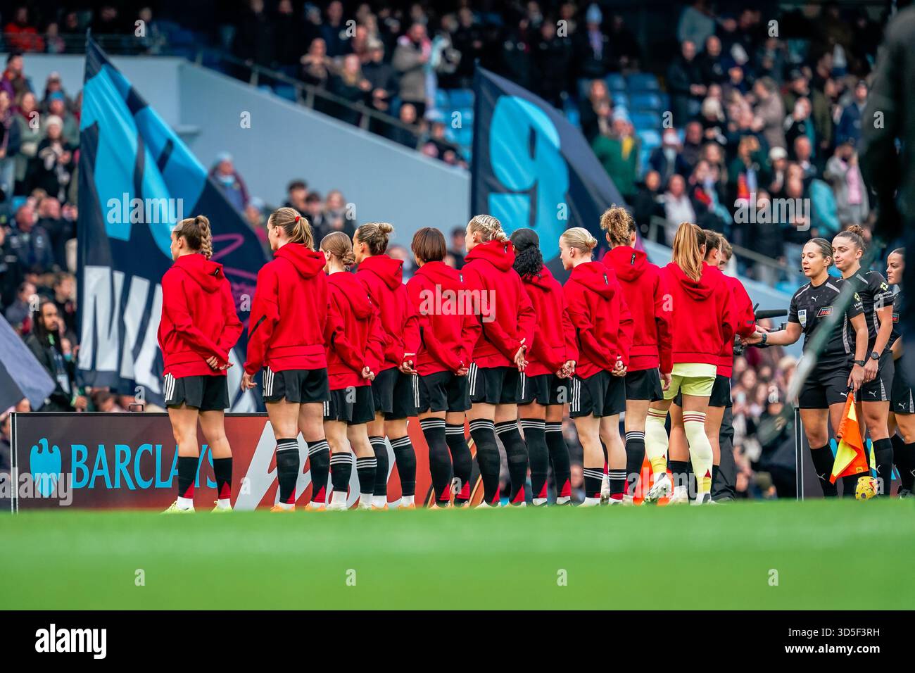 MANCHESTER, ENGLAND - November 15: Manchester United line up pre game ...