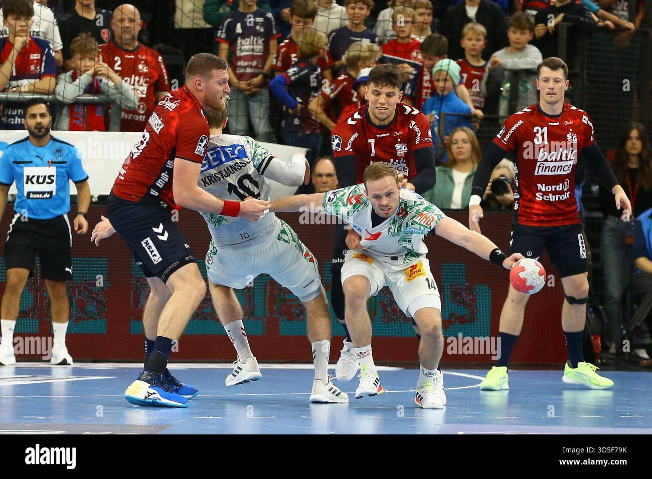 15 November 2025, Schleswig-Holstein, Flensburg: Handball: Bundesliga ...