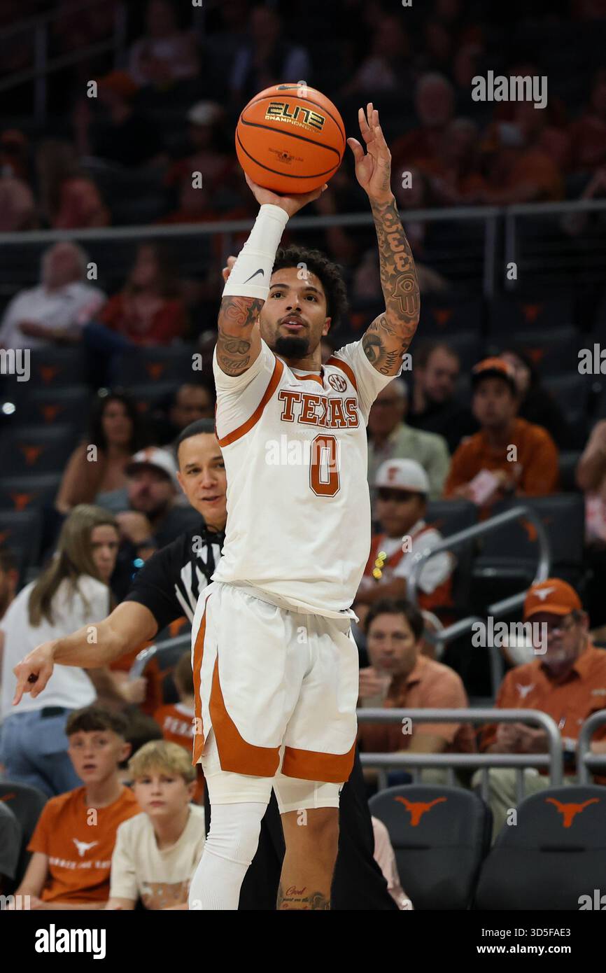 AUSTIN, TX - NOVEMBER 15: Guard Jordan Pope #0 of the Texas Longhorns ...