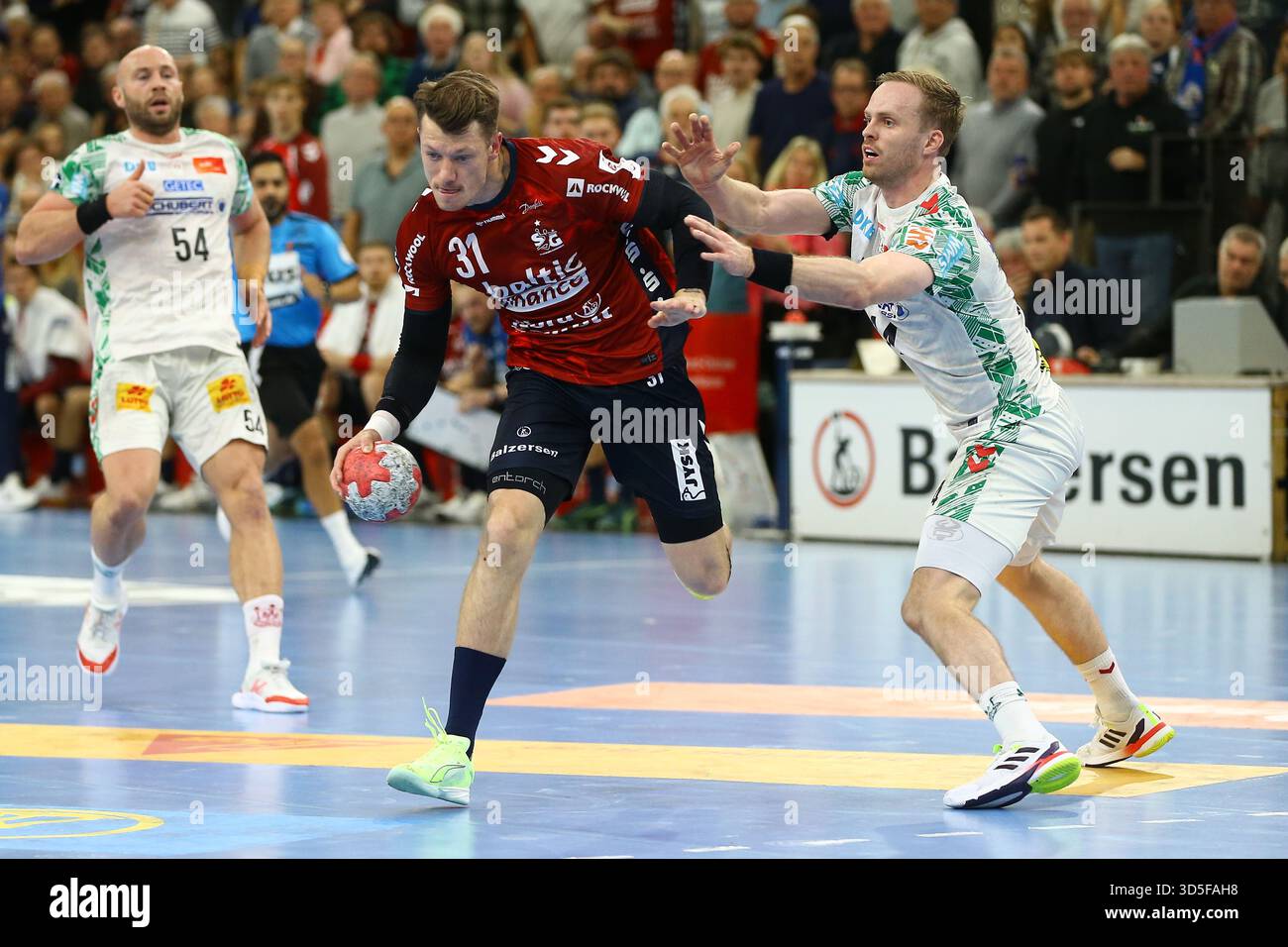 15 November 2025, Schleswig-Holstein, Flensburg: Handball: Bundesliga ...