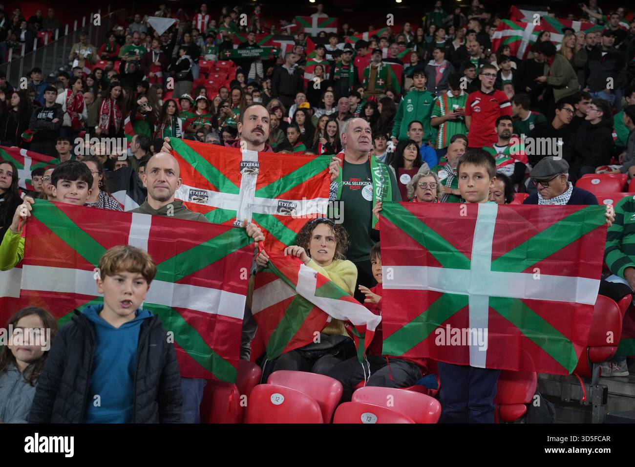Hundreds of people during the soccer match between the Basque and ...
