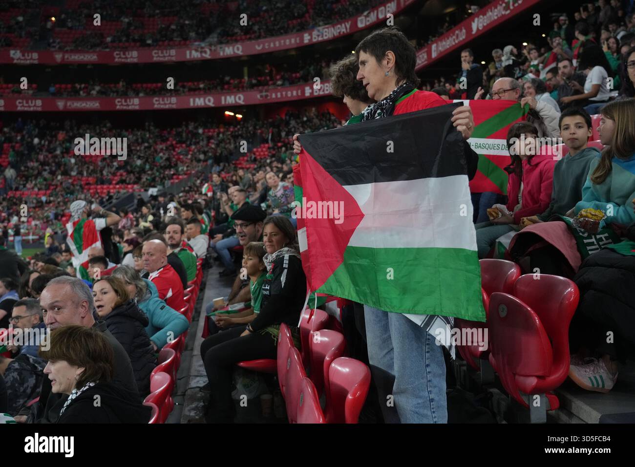 Hundreds of people during the soccer match between the Basque and ...