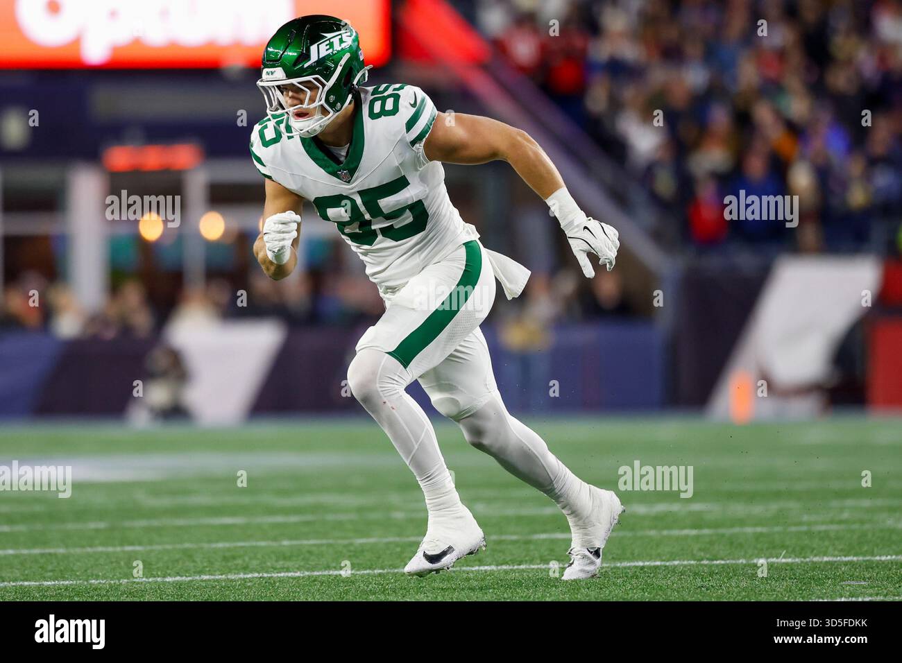New York Jets tight end Mason Taylor (85) runs a route during the first ...