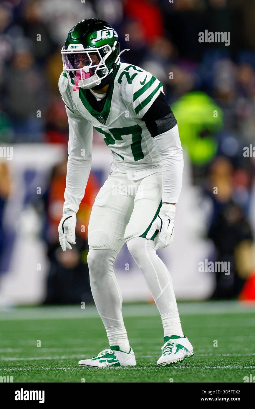 New York Jets safety Malachi Moore (27) drops into coverage during the ...