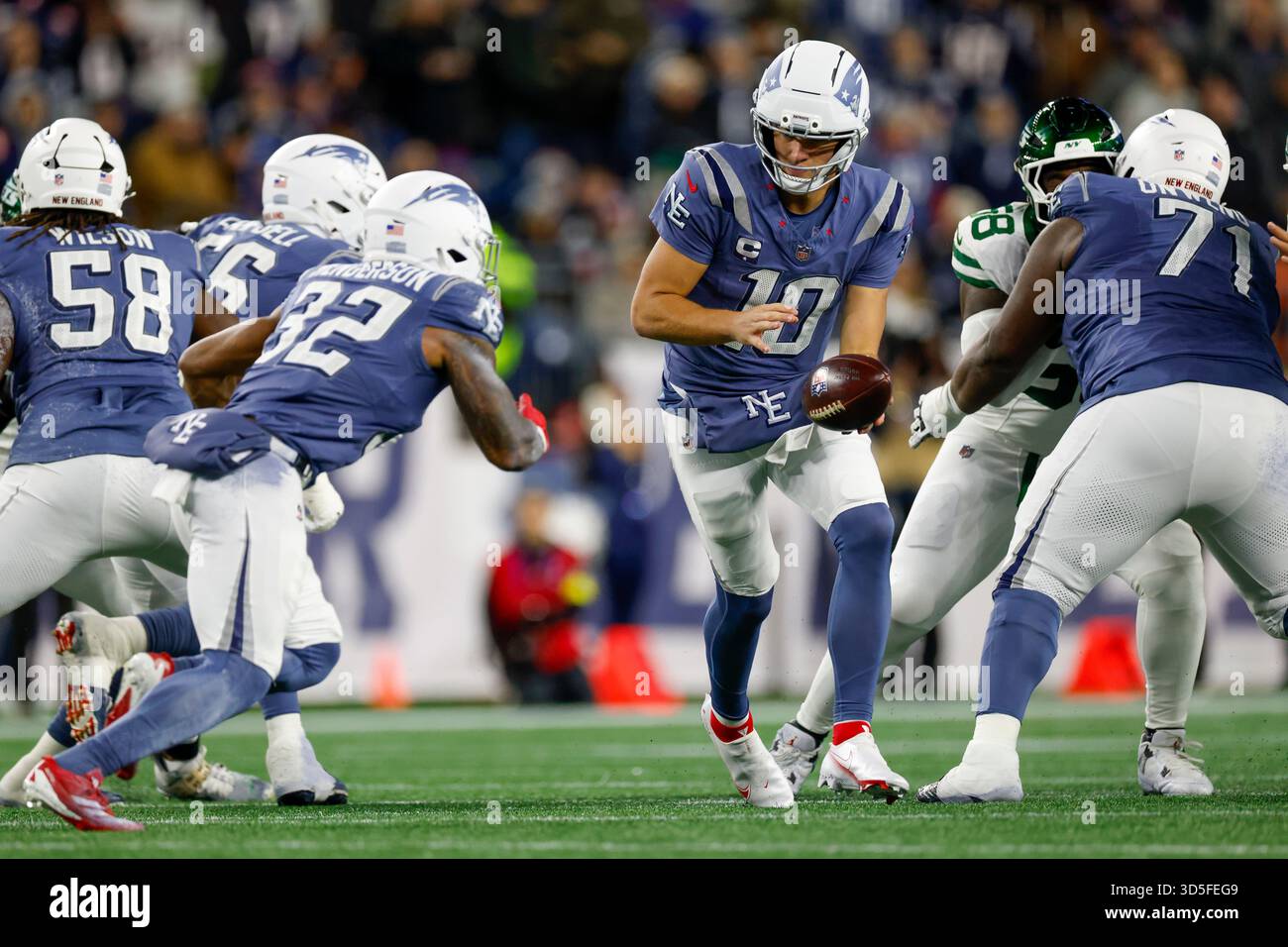 New England Patriots quarterback Drake Maye (10) prepares to hand off ...
