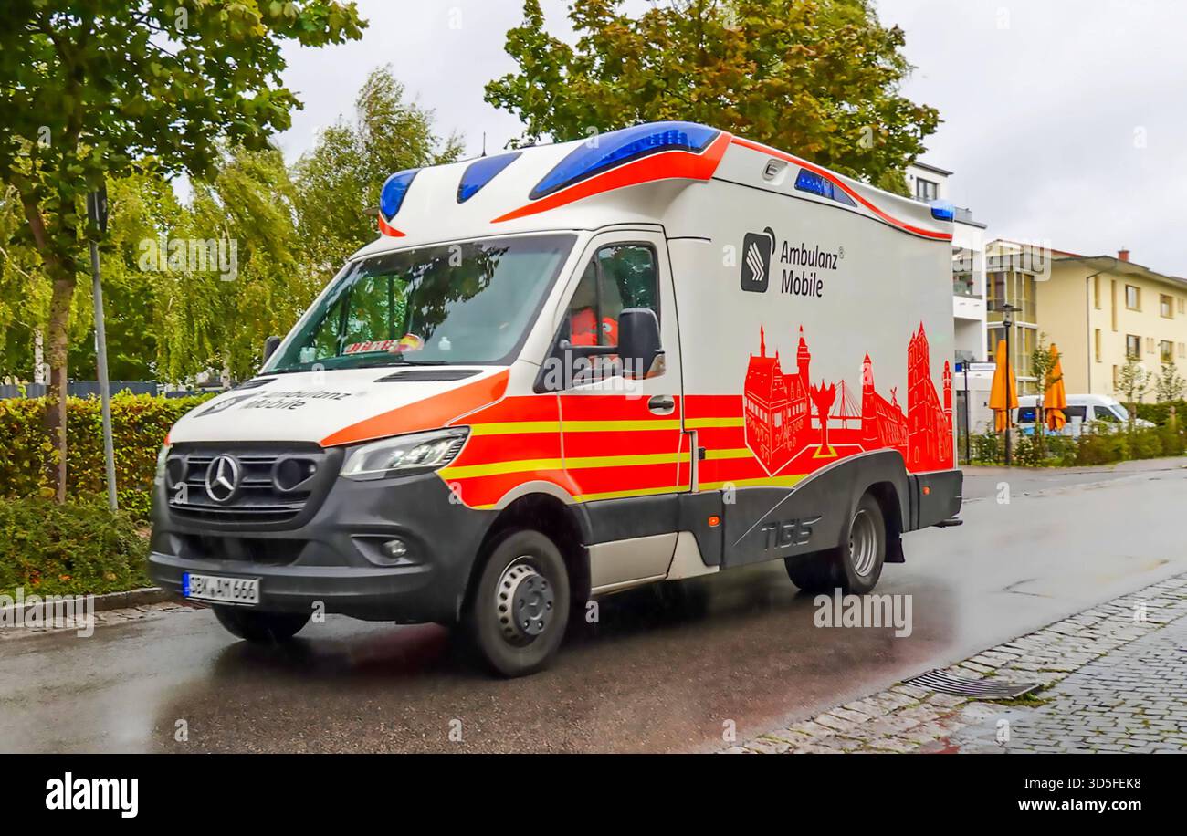Ambulanz Mobile Rettungswagen . hier gesehen in Kühlungsborn-Ostsee am ...