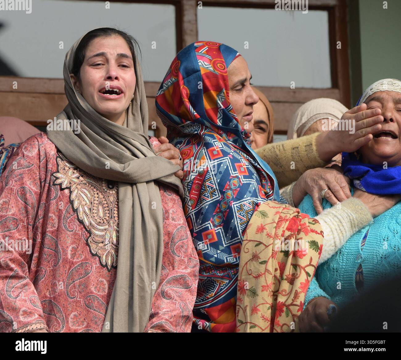 SRINAGAR, INDIA - NOVEMBER 15: Relatives of Mohammad Shafi Parry, a ...