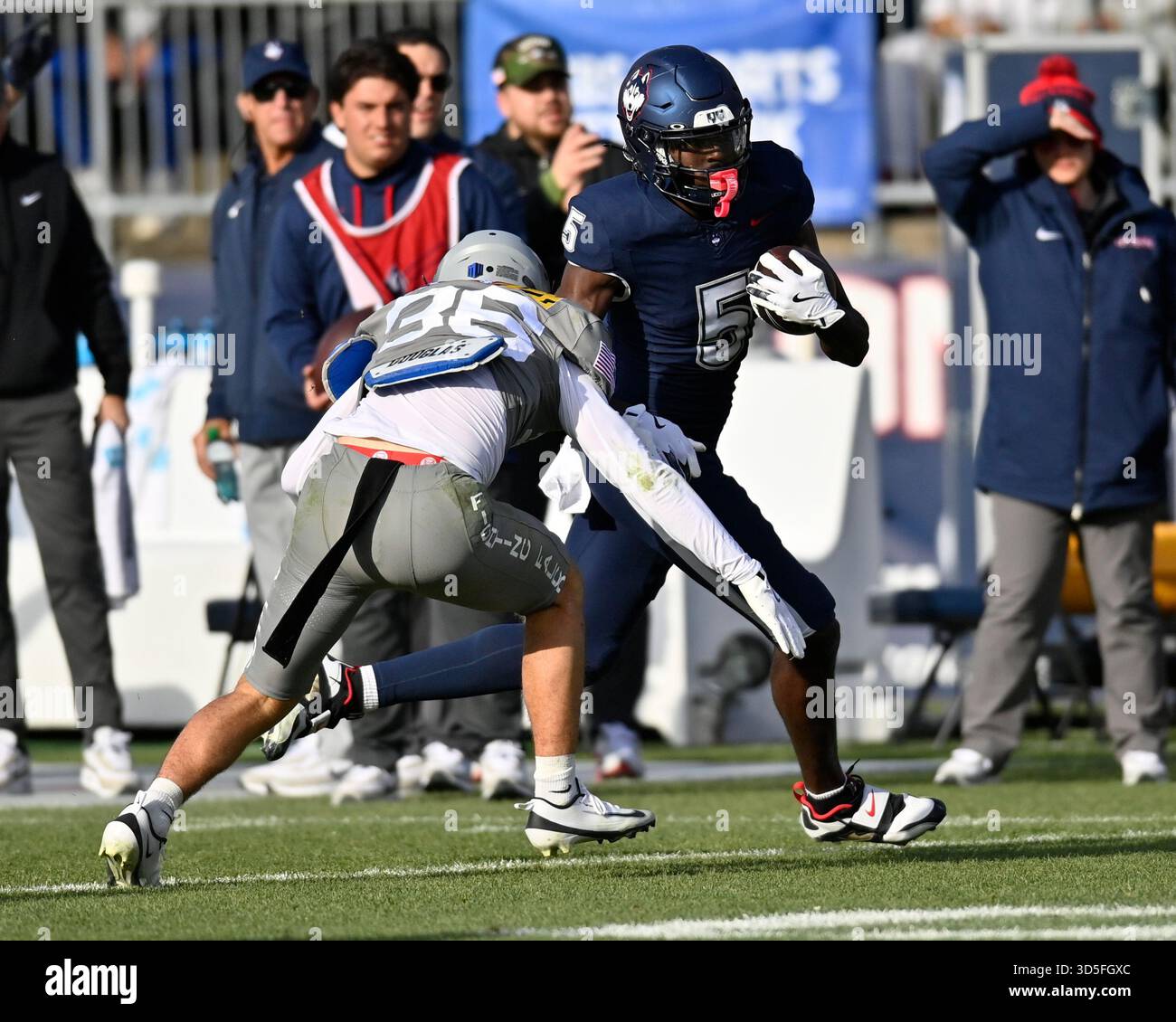 EAST HARTFORD, CT - NOVEMBER 15: UConn Huskies wide receiver Shamar ...