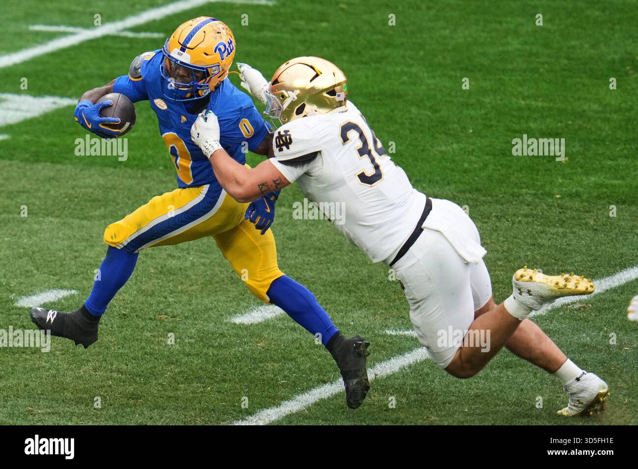 Pittsburgh running back Desmond Reid (0) is tackled by Notre Dame ...