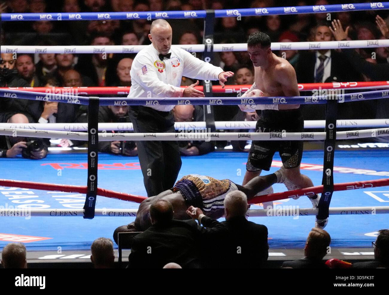 Jack Catterall knocks out Ekow Essuman at the Tottenham Hotspur Stadium ...