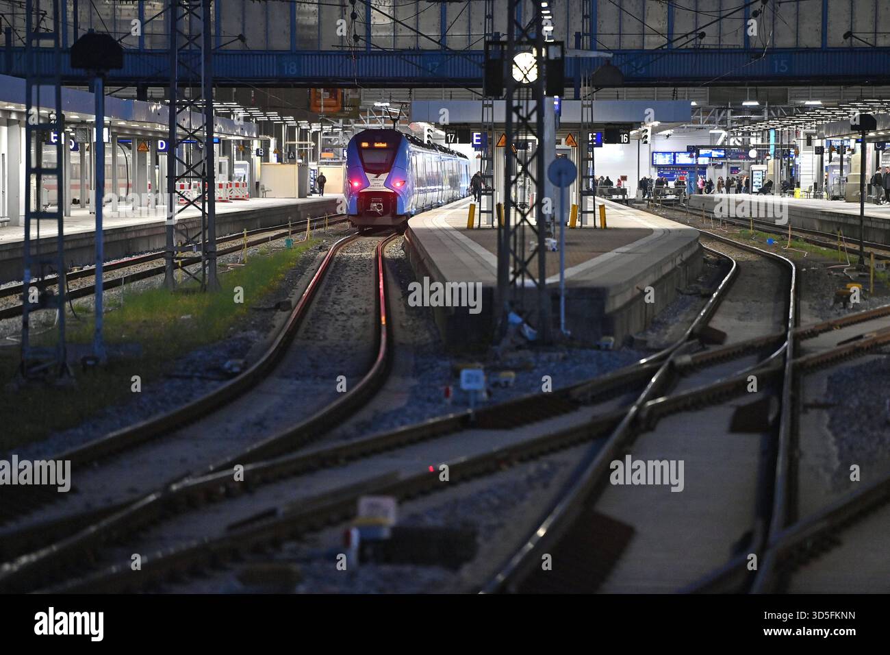 Themenfoto DB, Deutsche Bahn. Arverio Zug , Regio Zug am Hauptbahnhof ...