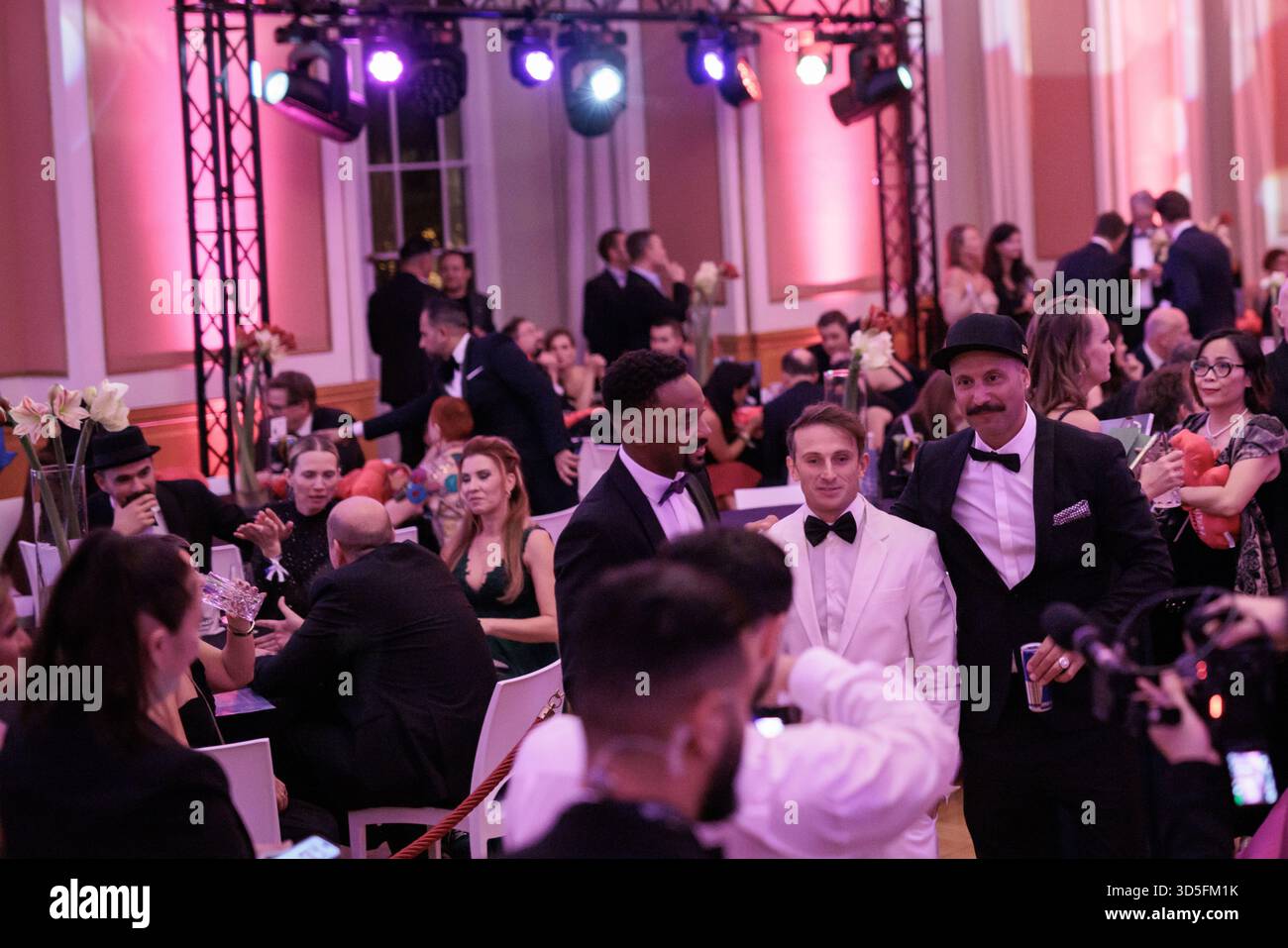 15 November 2025, Berlin: Guests stand at the Hip-Hop Ball in the Rotes ...