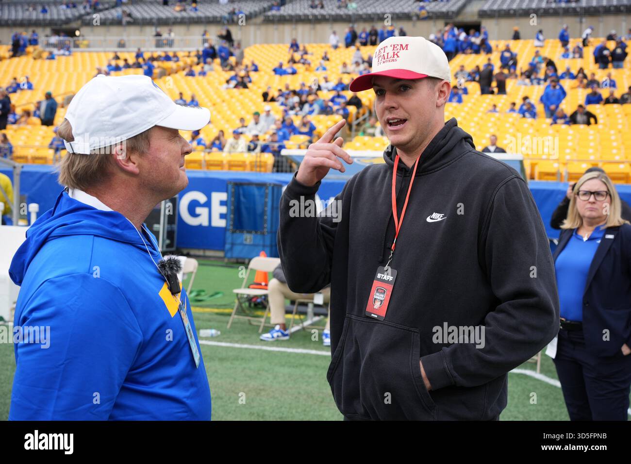 Former NFL coach Jon Gruden, left, visits with Pittsburgh Steelers ...