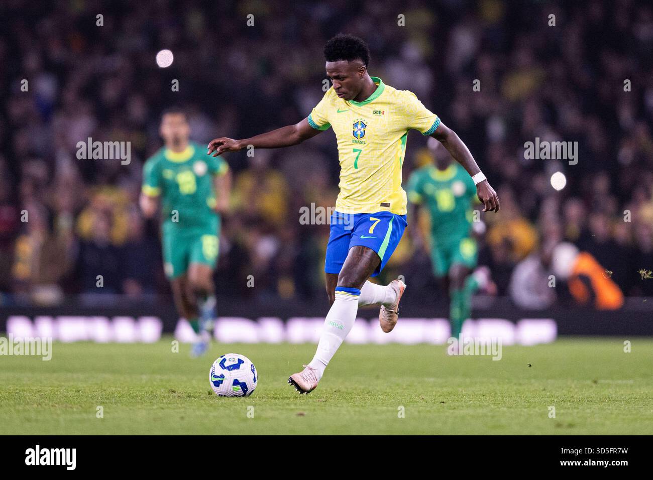 LONDON,UK - NOVEMBER 15: Brazilian player Vini Jr. drives the ball ...