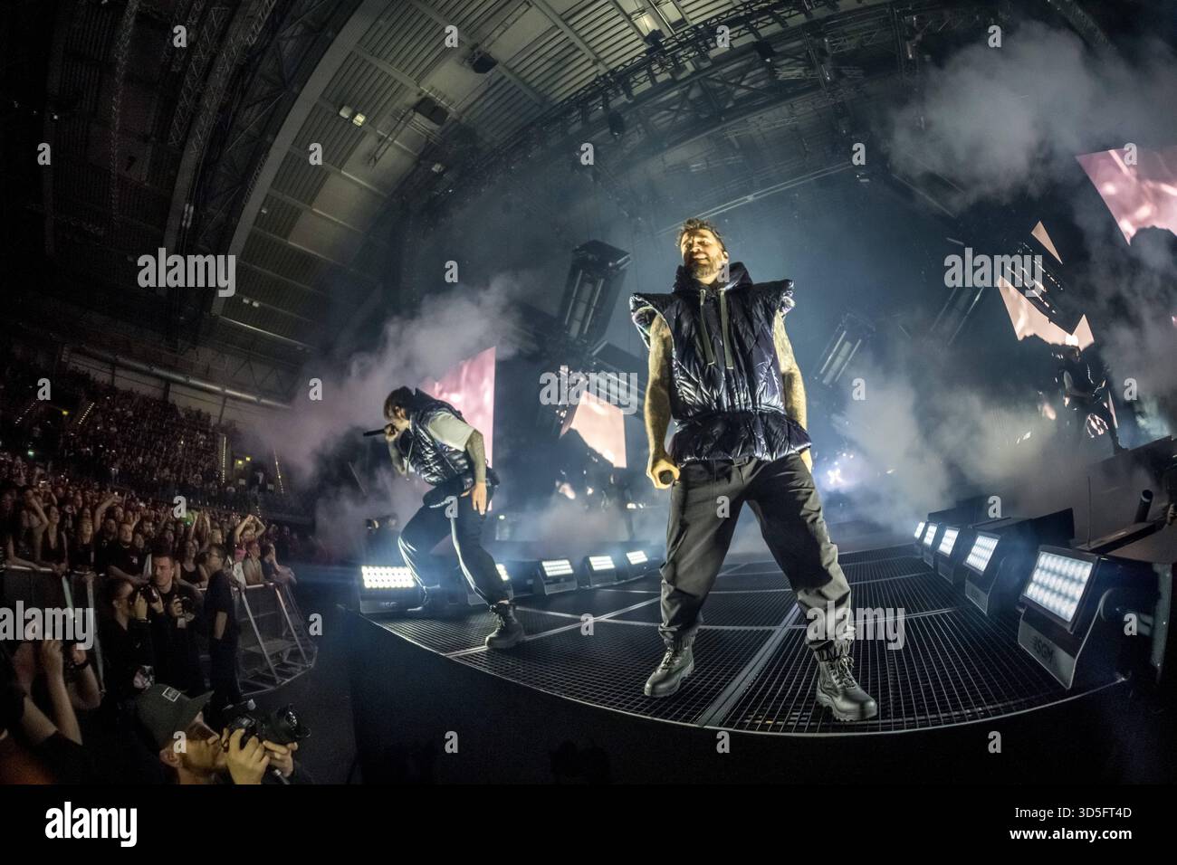 Die deutsche Metallcore Band Electric Callboy ex Eskimo Callboy live in ...