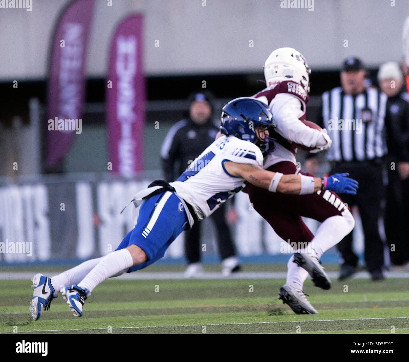 Montrv©al Carabins and the Saint Mary‚Äôs Huskies battle during second ...
