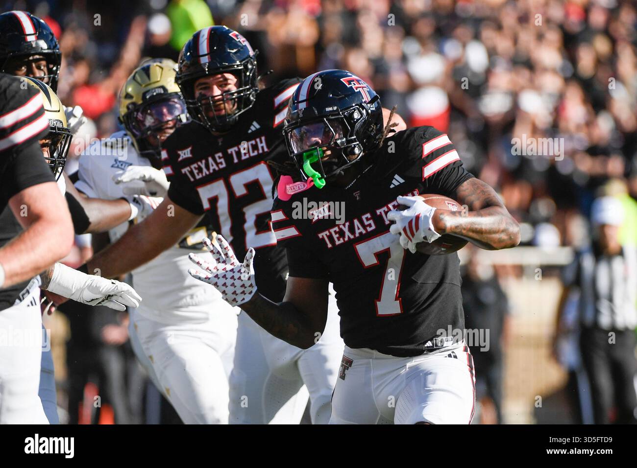 Texas Tech tight end Terrance Carter Jr. (7) runs with the ball against ...
