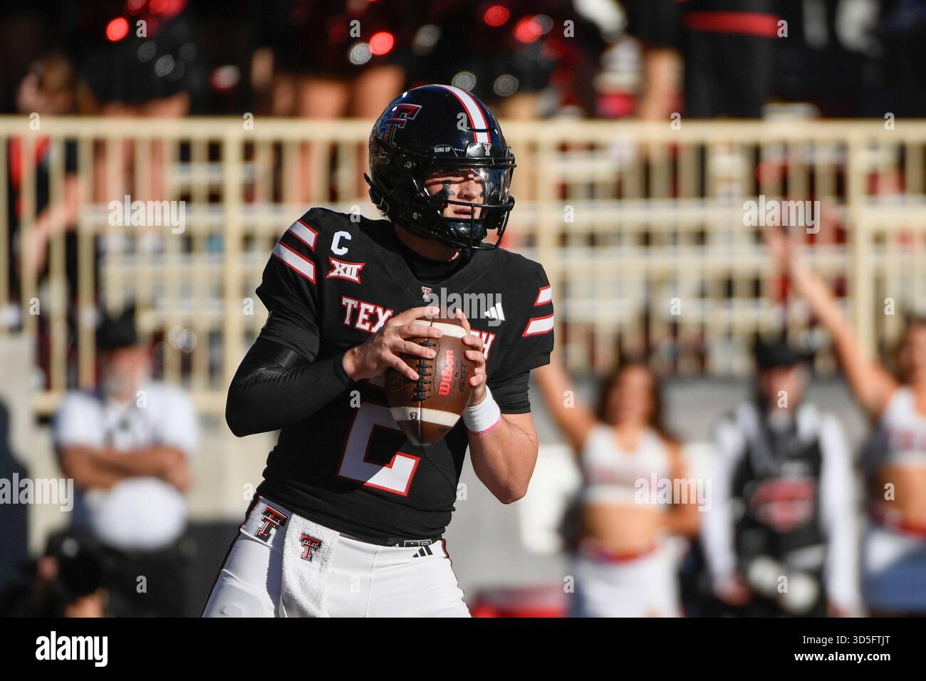 Texas Tech quarterback Behren Morton (2) drops back to throw against ...