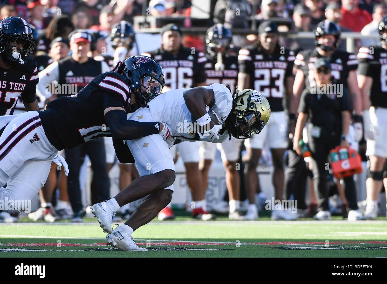 Central Florida wide receiver Duane Thomas Jr., right, is tackled by ...